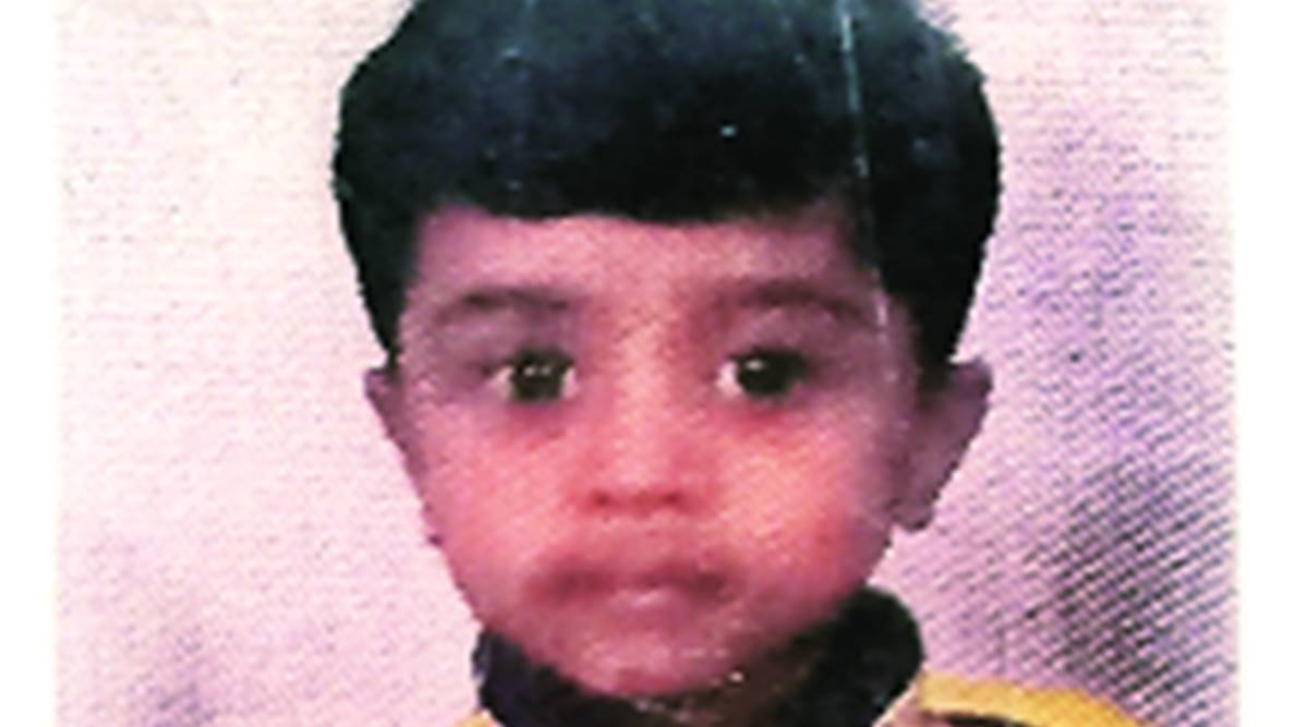 Indian boy crushed to death in a lift - SeeGore